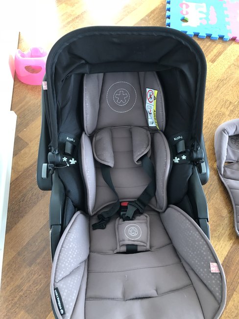 Babyschale mit Liegefunktion inkl. Liegerost für Neugeborene / Post ...
